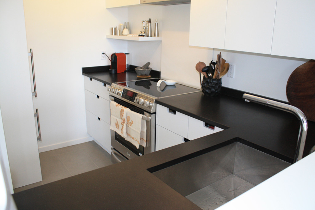 Fameli-Canuto Diresco Beach Black Honed Quartz Kitchen Countertops Oak ... Fameli-Canuto Diresco Beach Black Honed Quartz Kitchen Countertops Oak ...